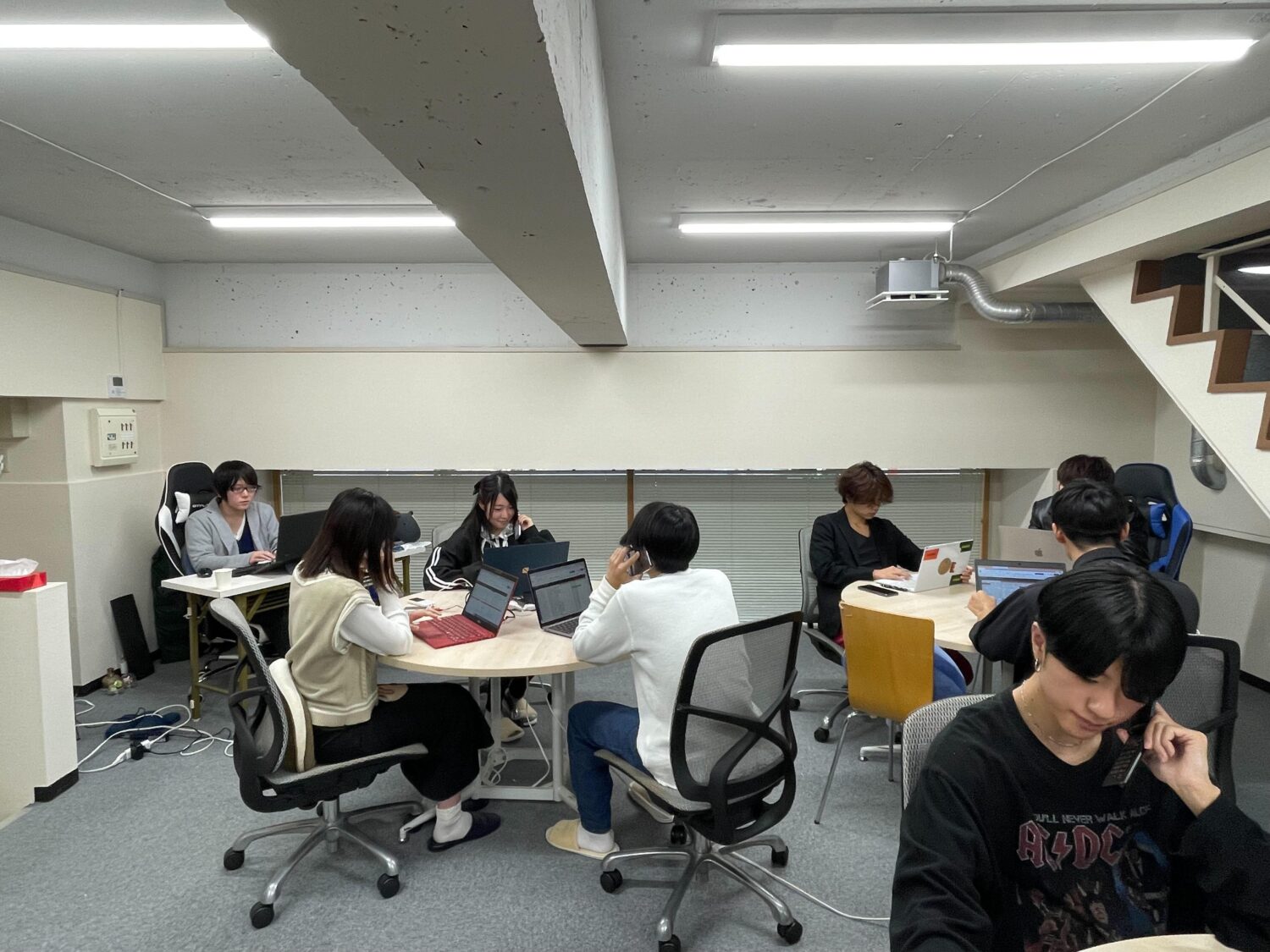 【株式会社UNLIMIT】社内でお酒が飲める？！福利厚生の充実した環境で若者中心に仕事に臨めるインターンを徹底取材！ / マイキャンパス